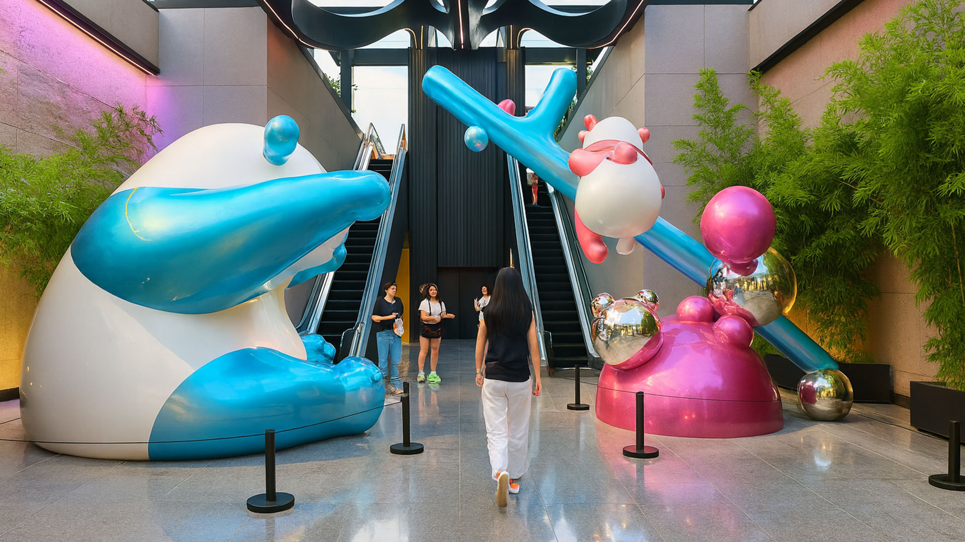 Is This a Mall or a Cartoon World?