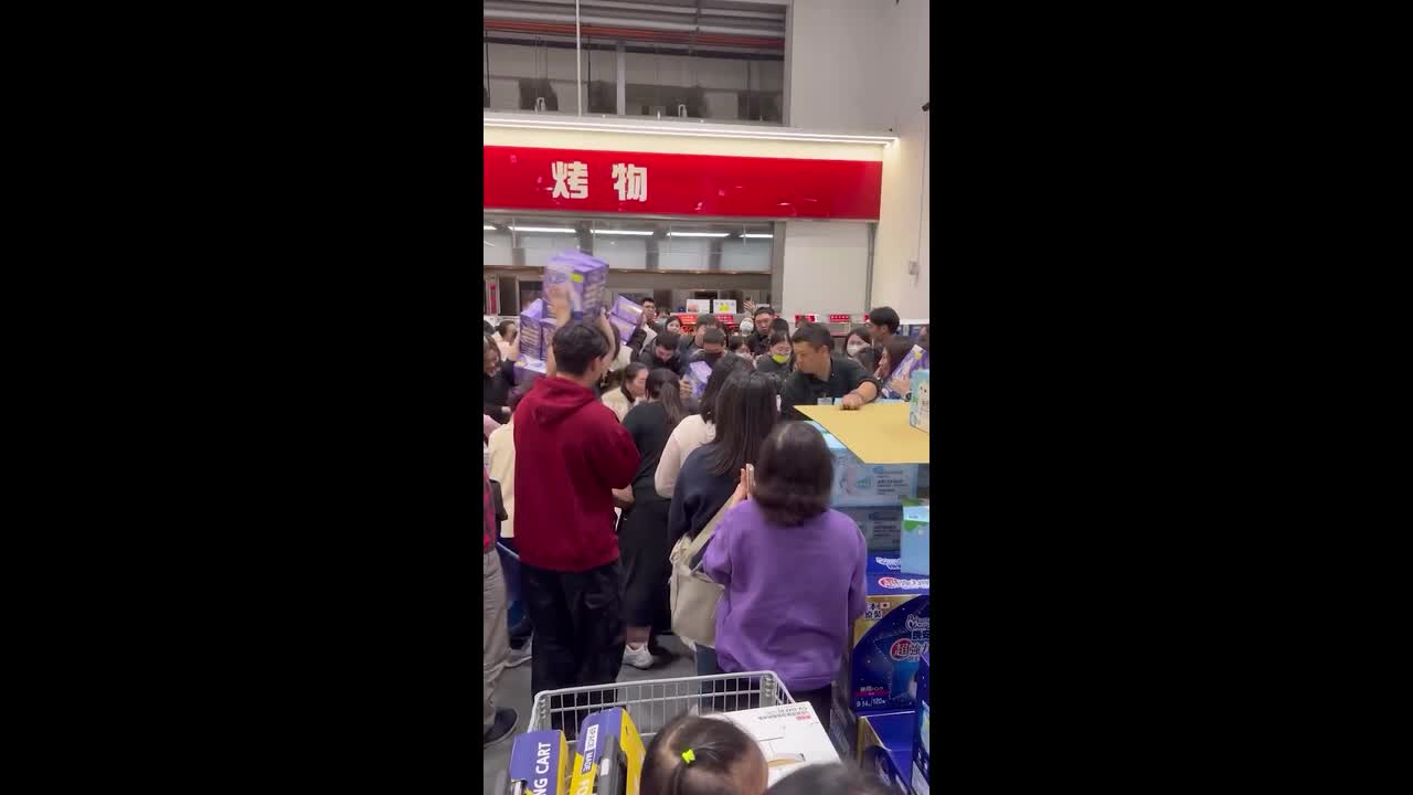 Frantic shoppers swarm grocery store during Black Friday sales