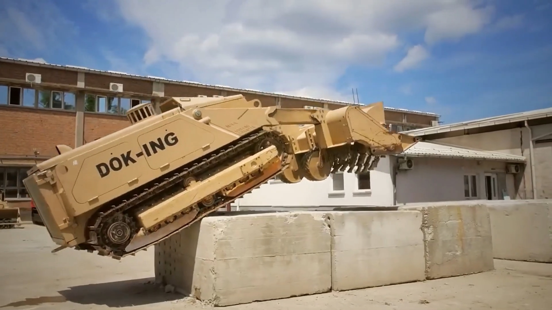 How the Scorpion Bulldozer Became One of the World’s Most Durable ...