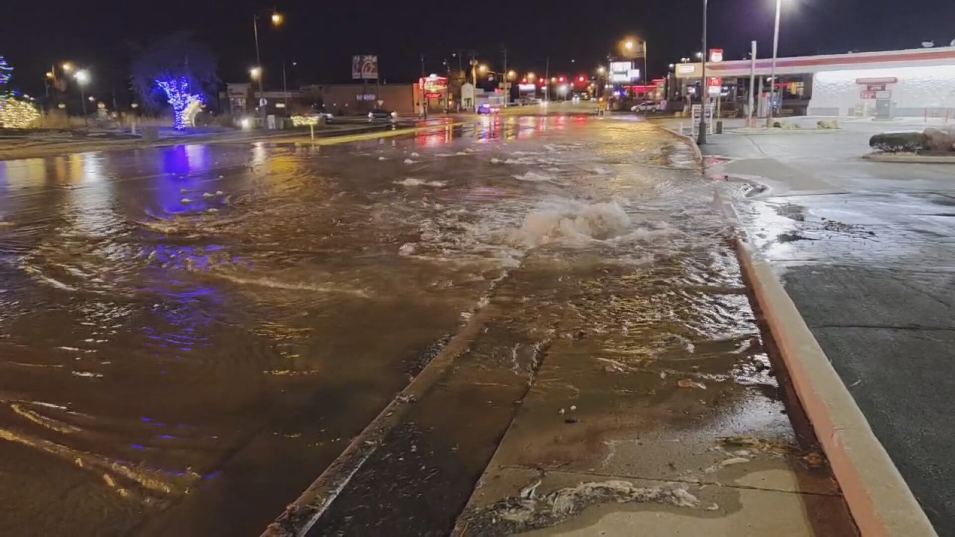 Water main break closes Campbell Avenue in Springfield, Mo.