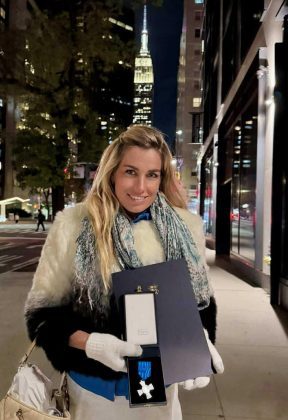 Mermaid Merle Conducts First Live Underwater Interview