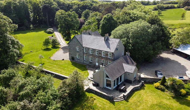 Luxury beachfront Donegal home could be your girls weekend getaway this ...