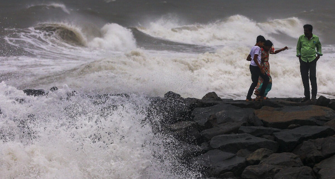 Two Cyclones Ravage Indian Ocean Region, Over 1,000 Dead Across ...