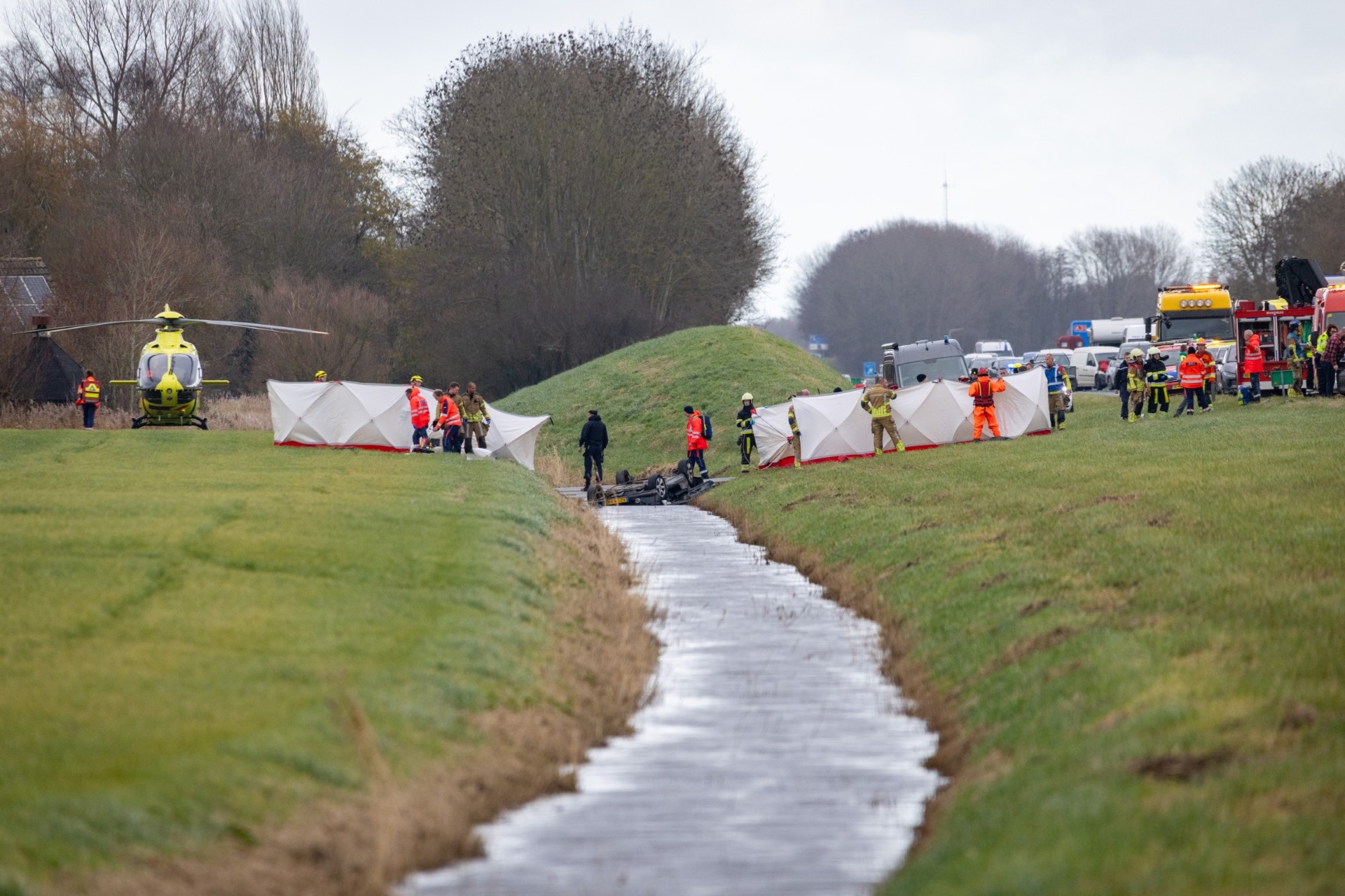 Dode bij ongeluk A31 is vrouw (31), zat met kinderen in auto