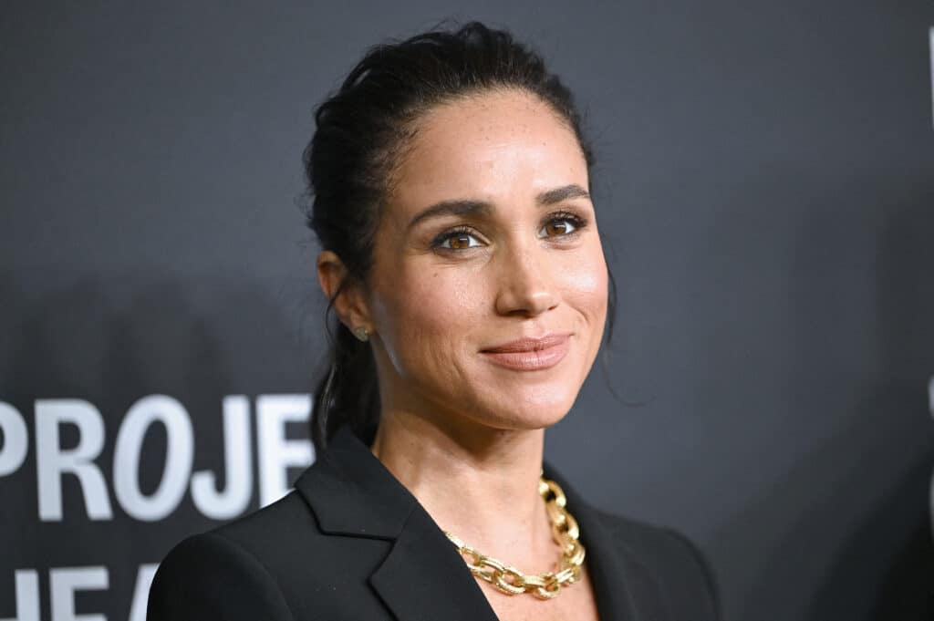 Meghan Markle : le prix de sa tenue pour les fêtes de fin d’année ? Du ...