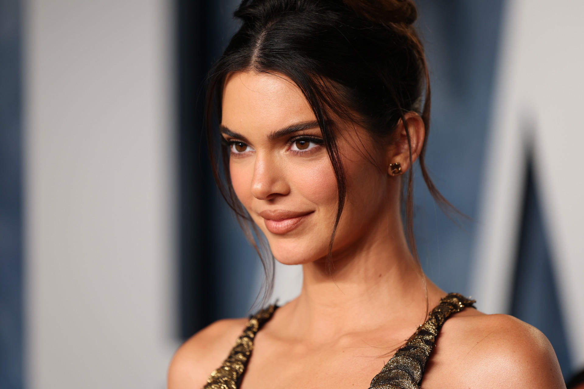 Female celebrities who look like famous men