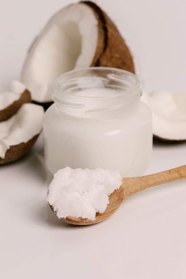 4 DIY Sugar-Coconut Oil Scrubs for Dry Winter Legs