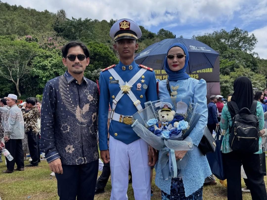 Momen Dhofin Cium Kaki Ade Maya Penuh Haru, Anak Ibnu Jamil Resmi ...