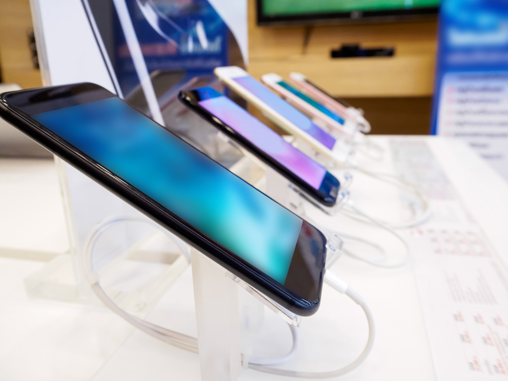 Smartphone prices set to hit record high even as global sales tumble ...