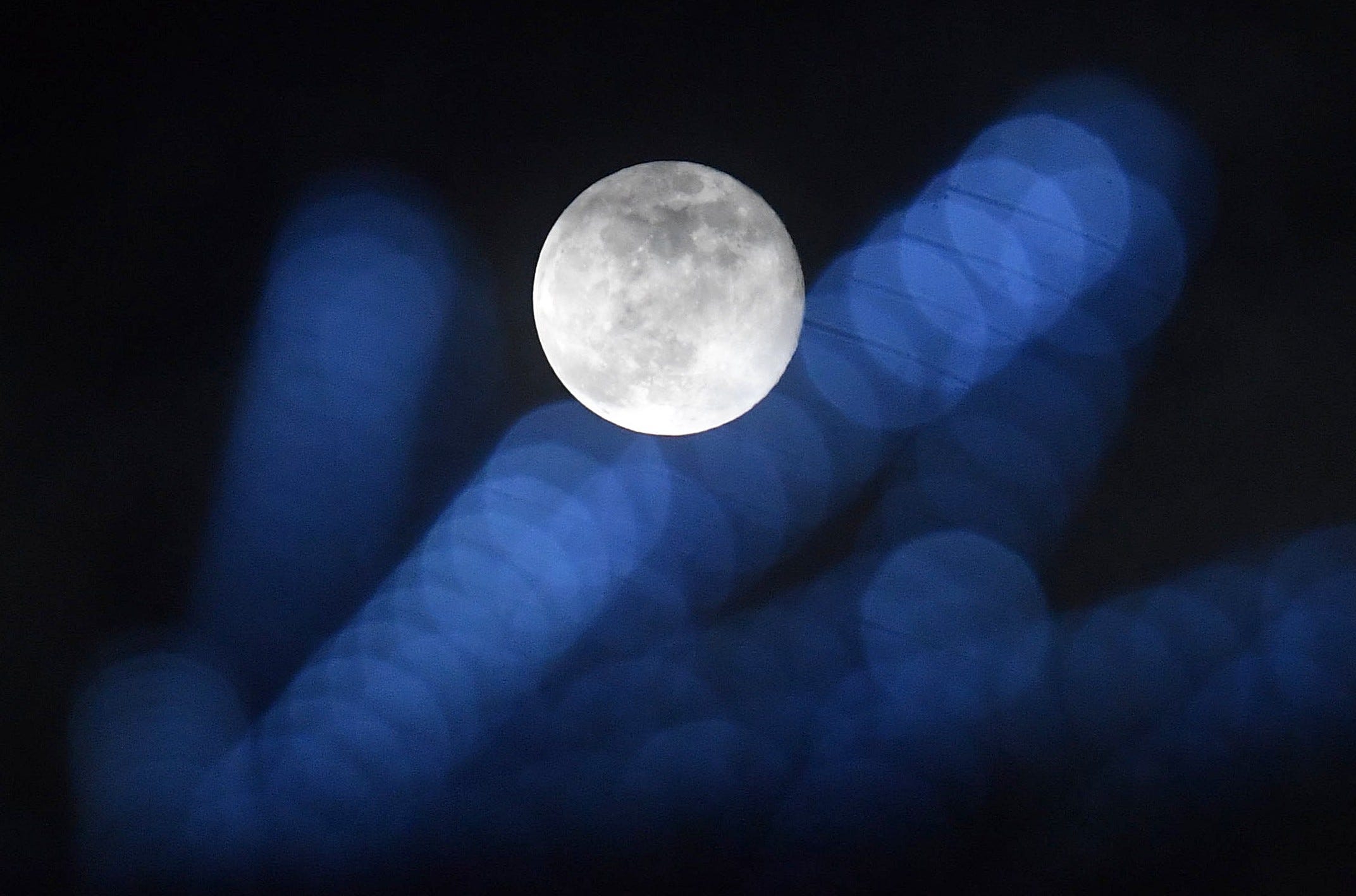 December's cold moon, a supermoon, is the last of 2025. What to know
