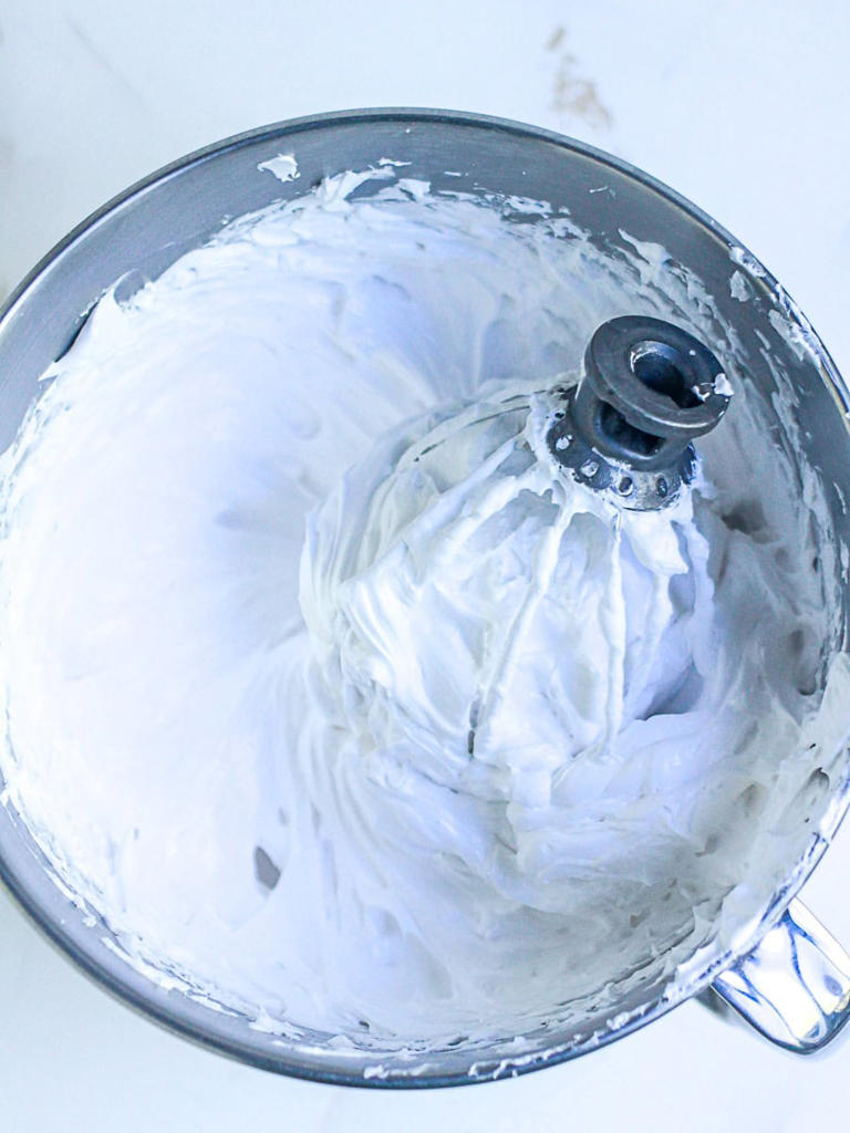 Easy Christmas Tree Meringues That Steal the Cookie Tray Show