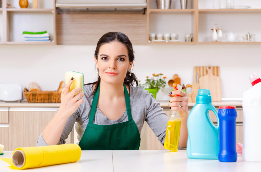 You should never clean these 20 things with dish soap (and what works ...