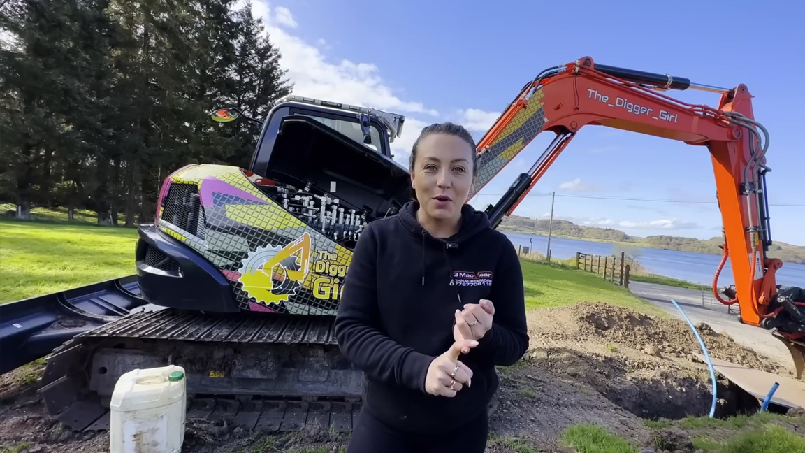 Water Everywhere! My Excavator Hit the Pipe