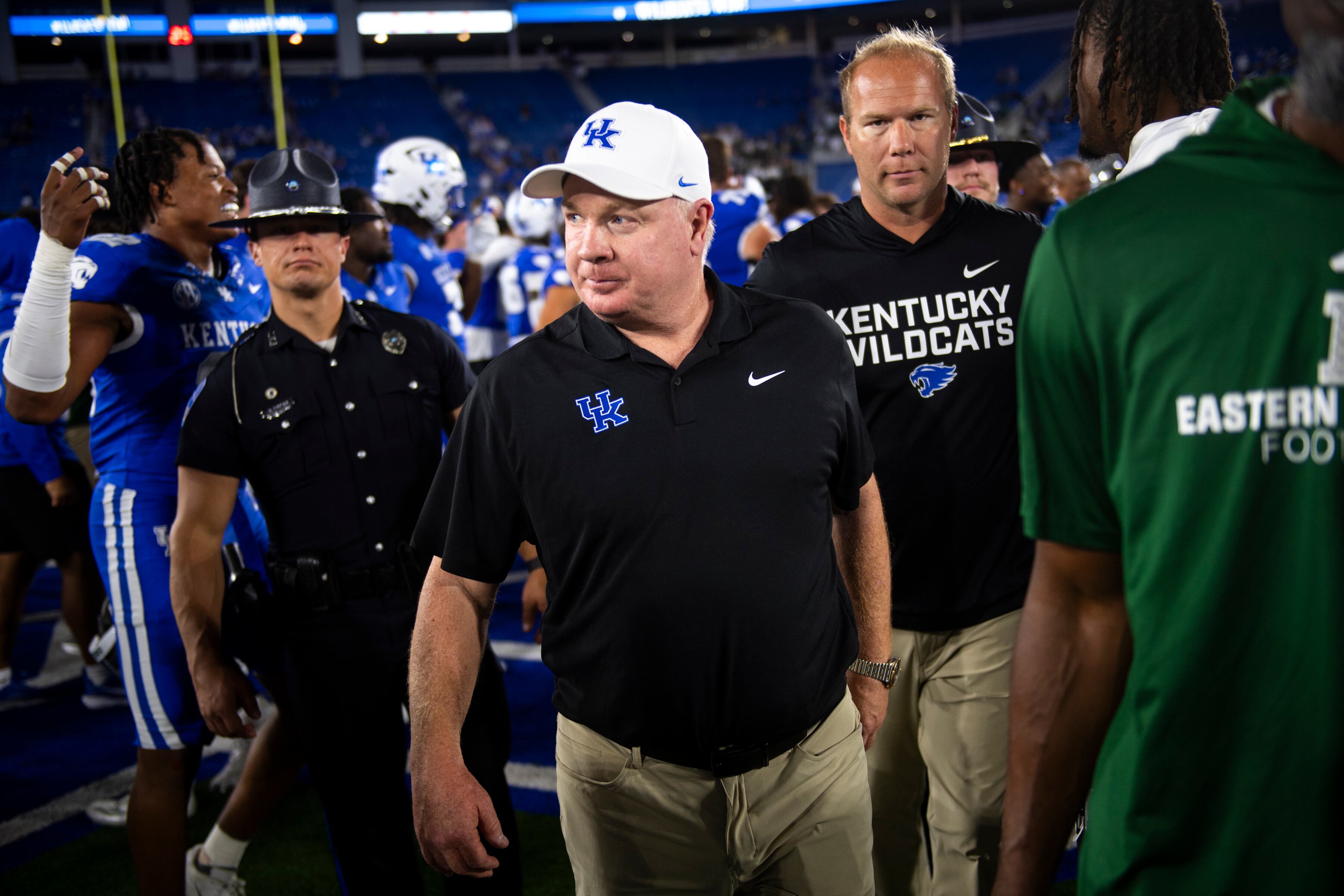 UK fires Mark Stoops after disappointing season finale