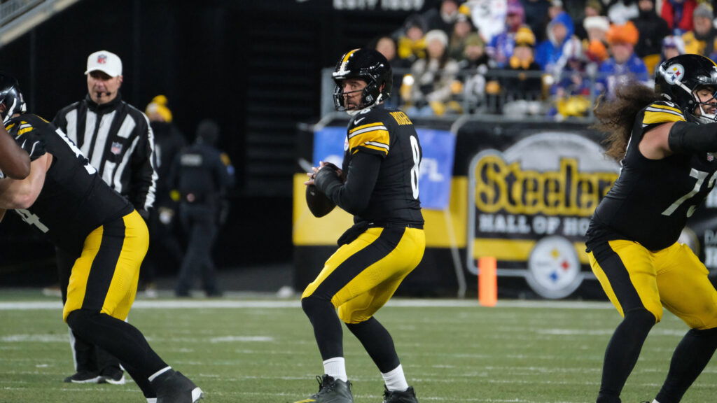 Aaron Rodgers Rips Into Fellow Teammates as Fans Boo Steelers Players ...