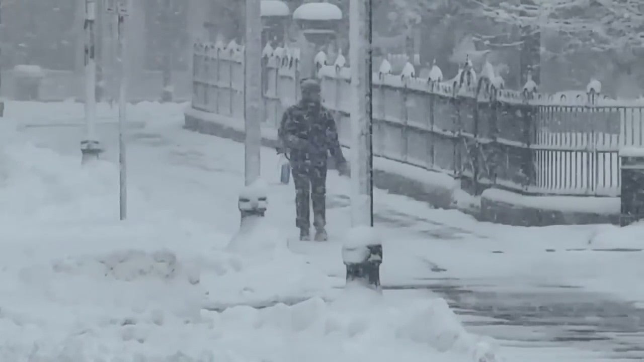Thanksgiving weekend snowstorm triggers hundreds of slide-offs and ...