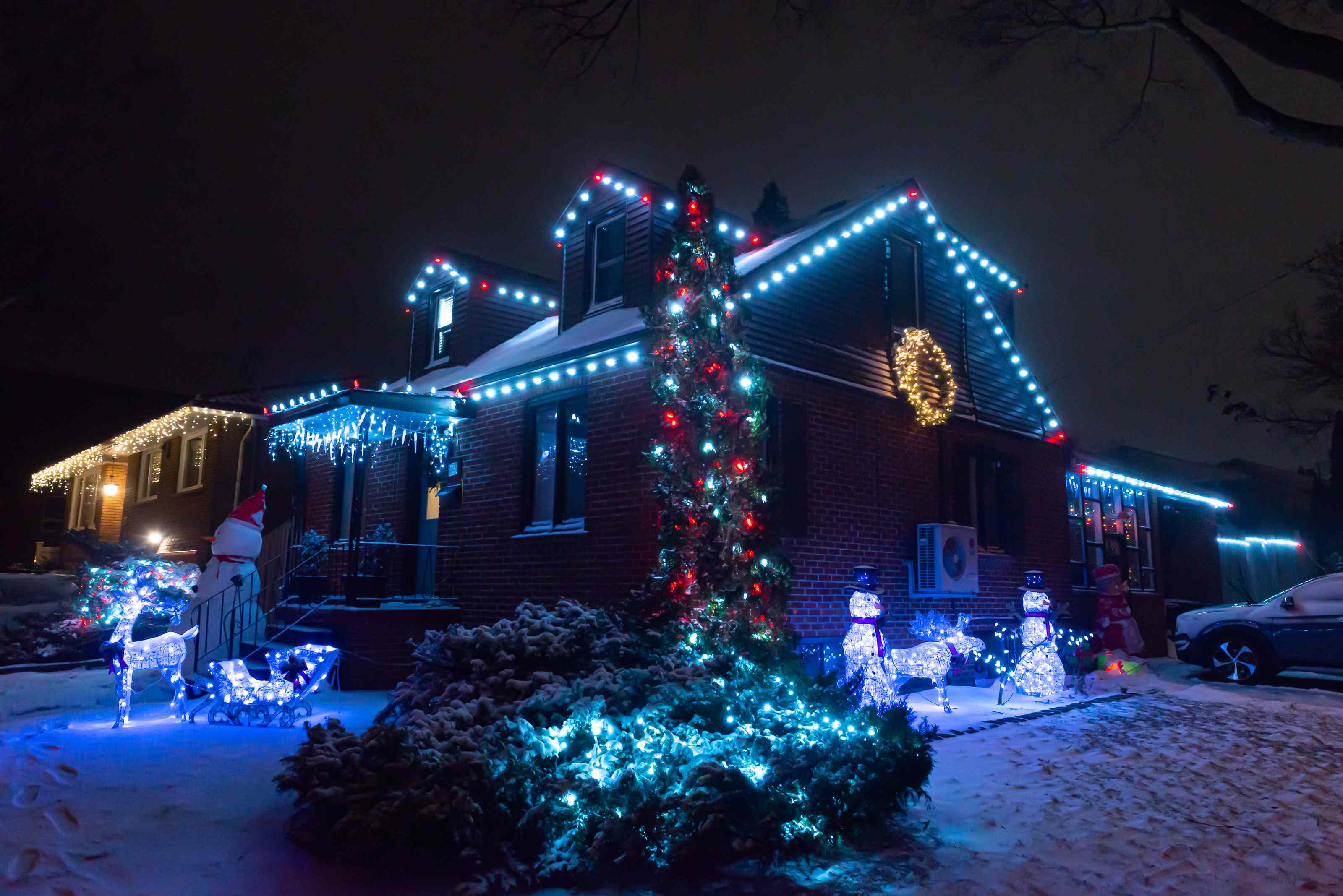 We Asked Designers What Makes Holiday Yard Decor Look Tacky—And They ...