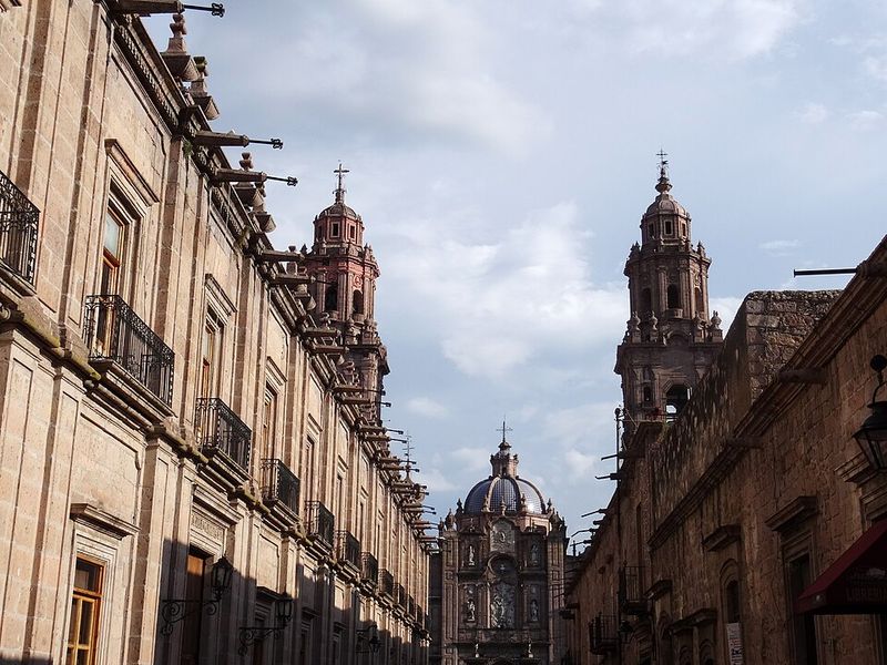 18 Places Where Tourists Are Warned Not to Drive Alone