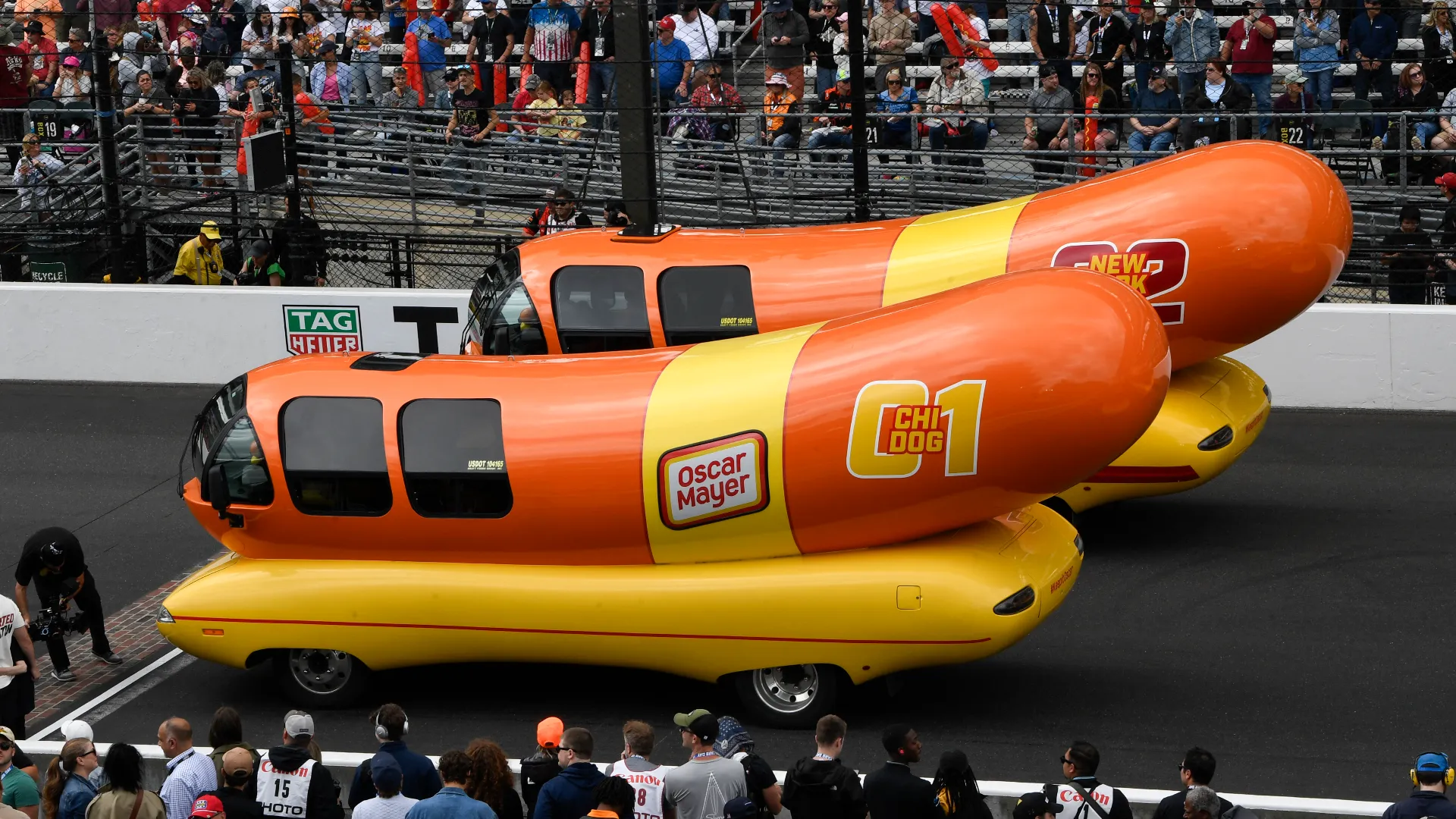 Rennen zwischen Autos in Form von Hot Dogs: Es ist wirklich passiert ...