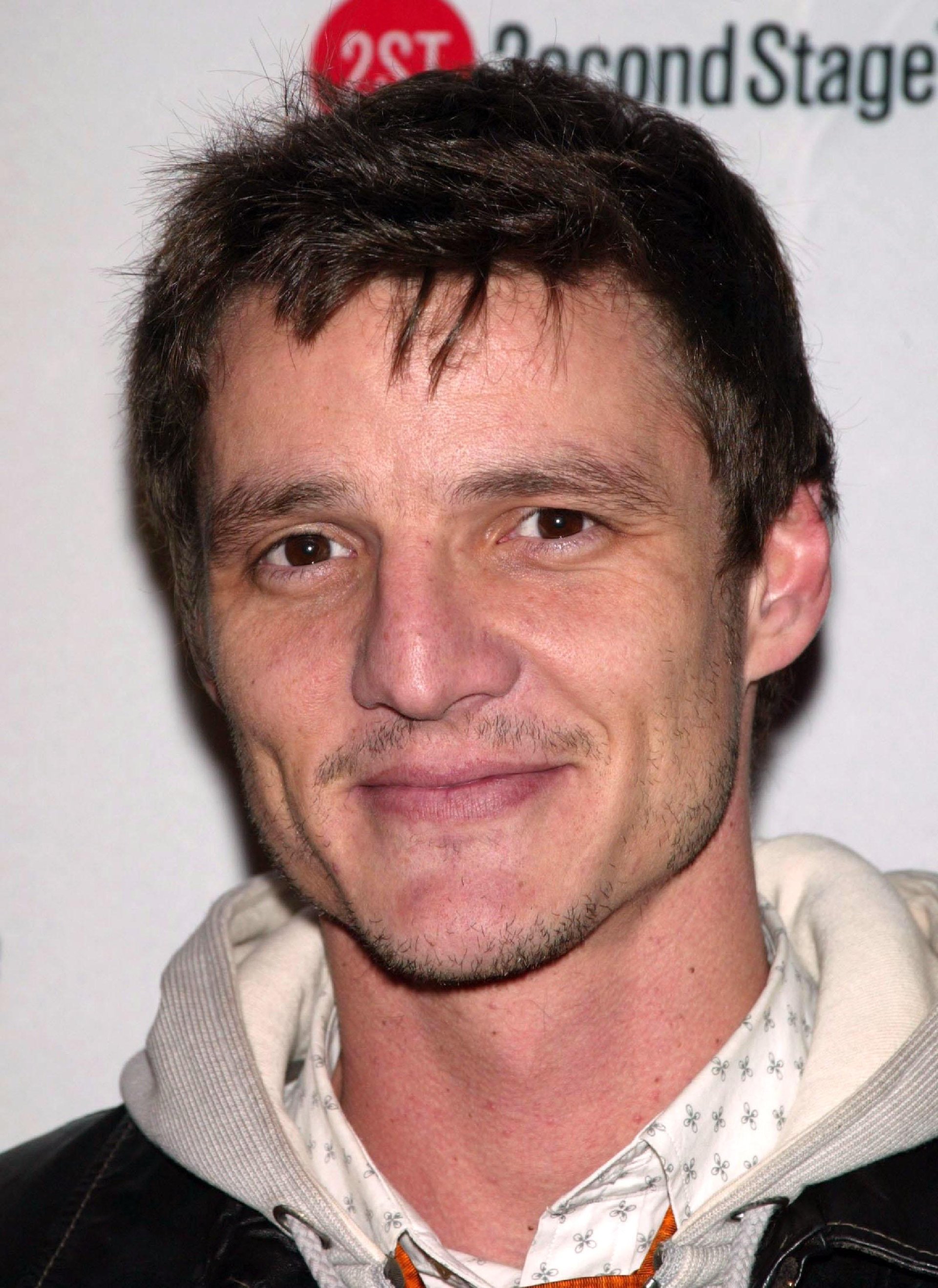 26 Jahre vor „The Last of Us“: So anders sah Pedro Pascal zu Beginn ...