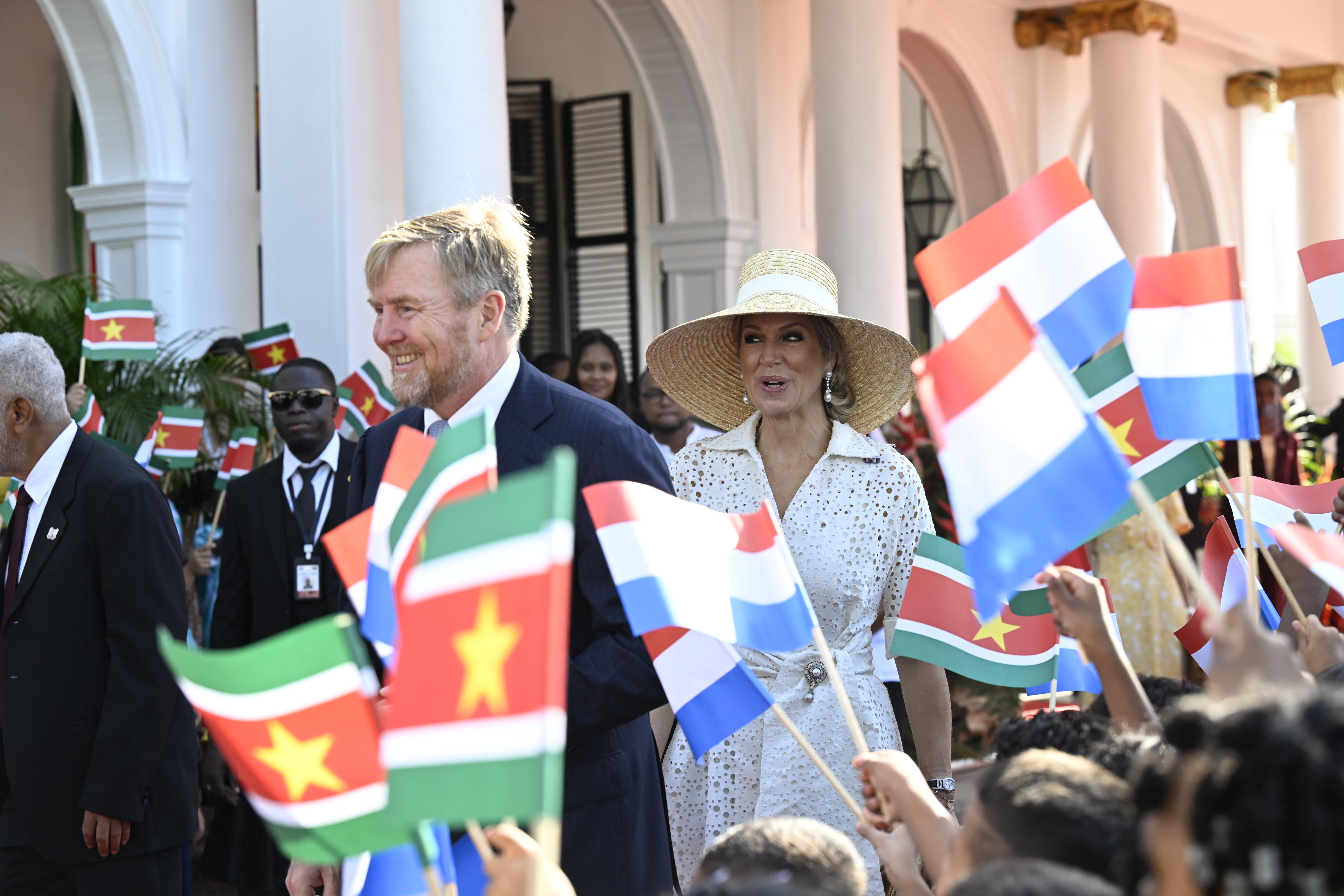 Koning in de cockpit, koningin in stijl: zo ging het staatsbezoek van ...