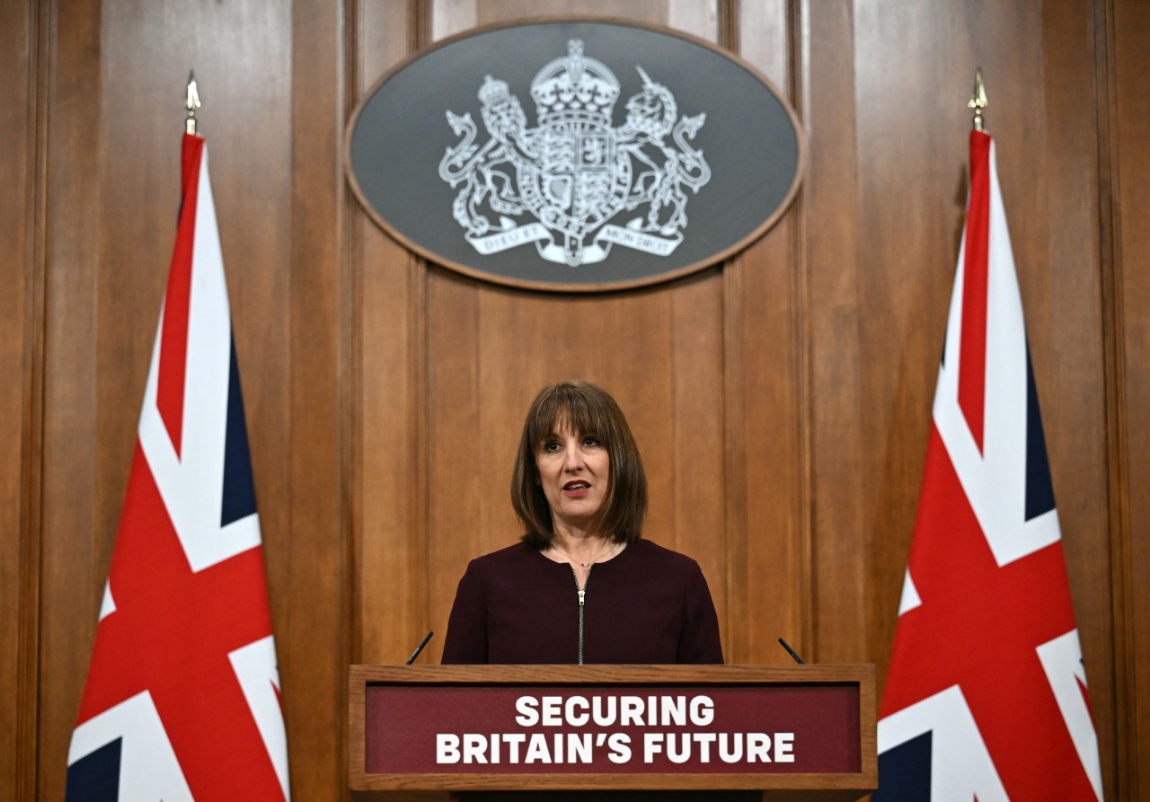 U.K. Budget Watchdog Head Quits After Early Report Release