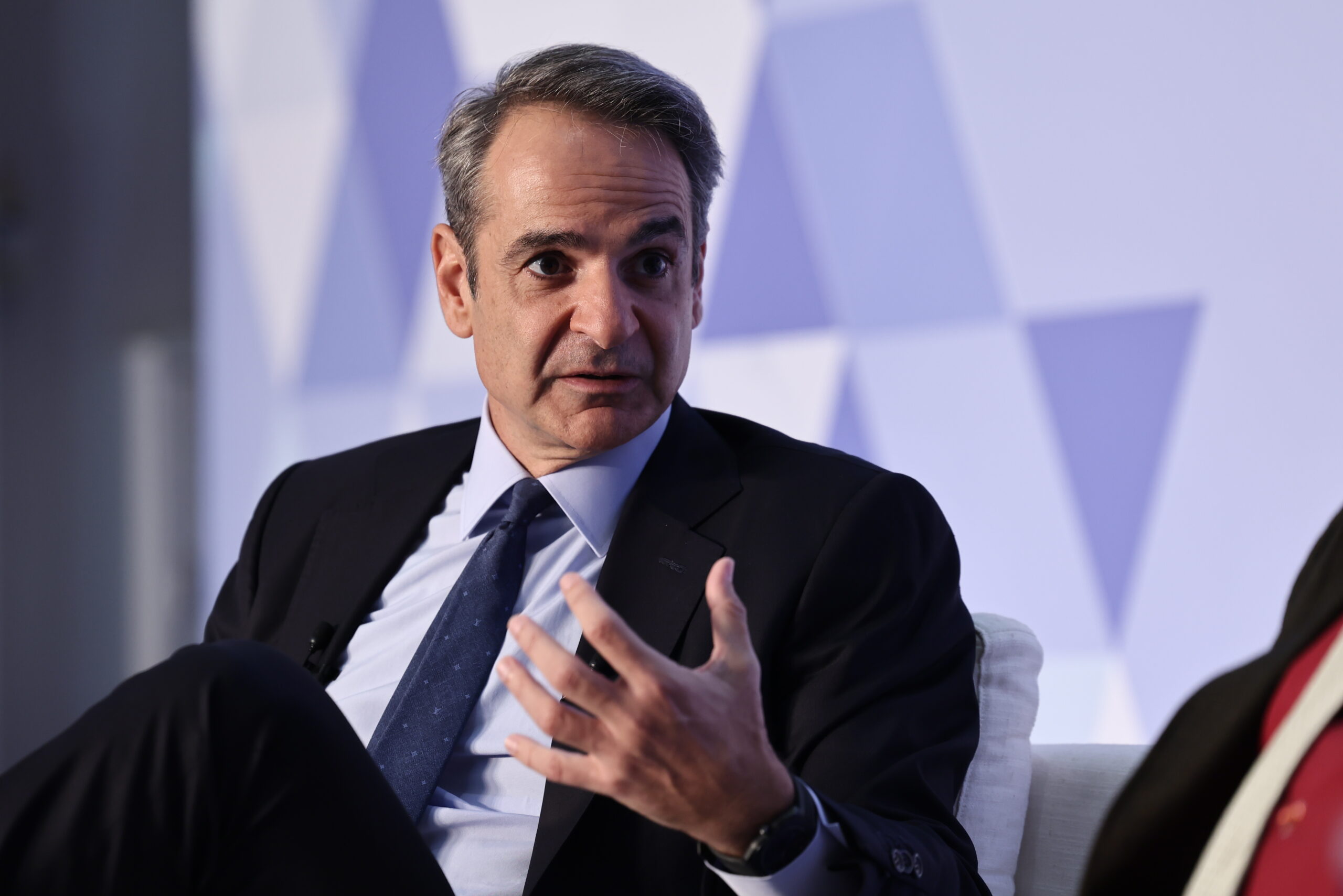 Μητσοτάκης από Λονδίνο: Εχουμε αύξηση 22% στο καθαρό διαθέσιμο εισόδημα ...