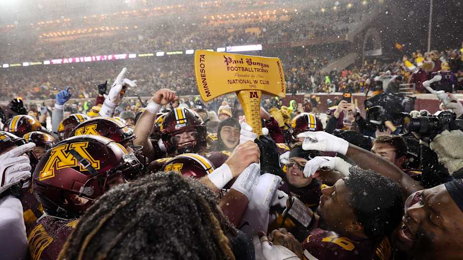 What bowl game awaits the Gophers after their 7–5 regular season?
