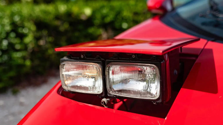 Vector M12: The last American manual V12 supercar ever made