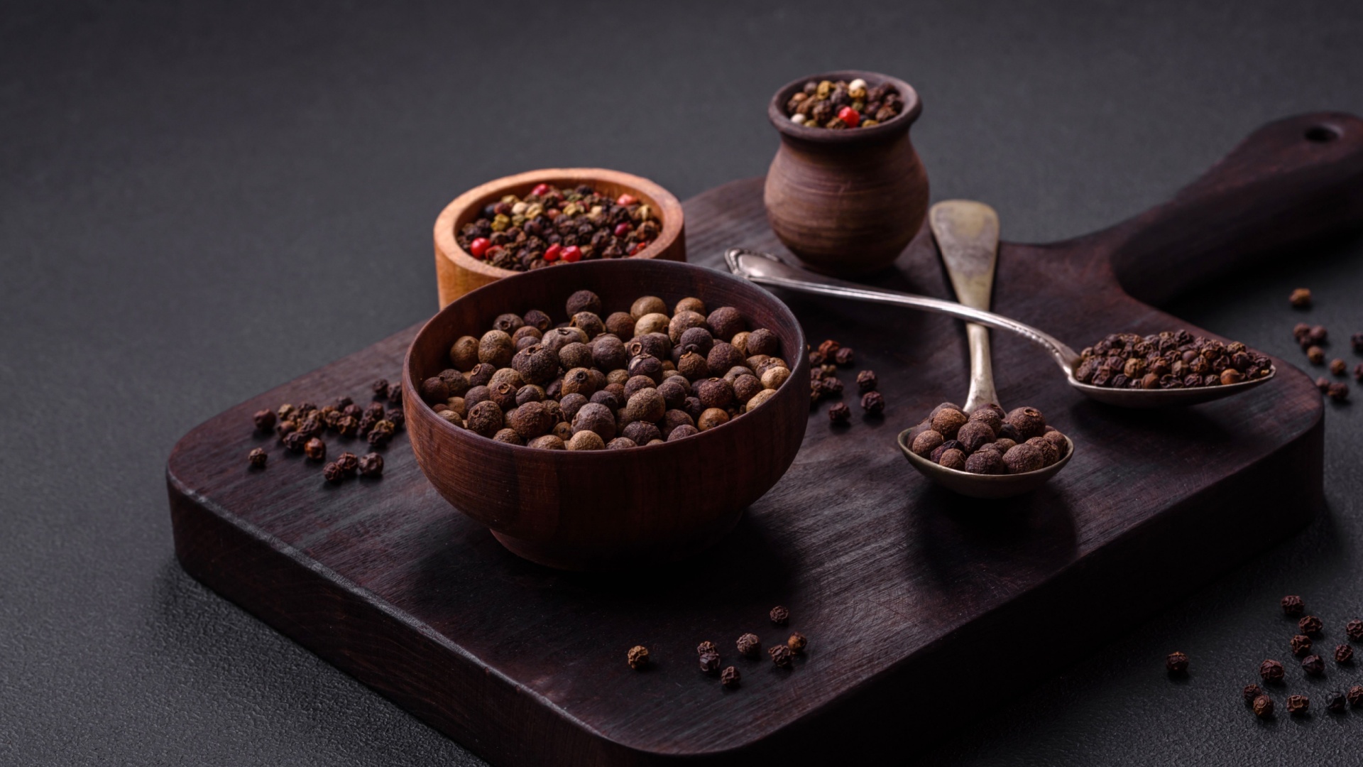 10 Festive Spices We Use All Winter That Some People Can't Stand