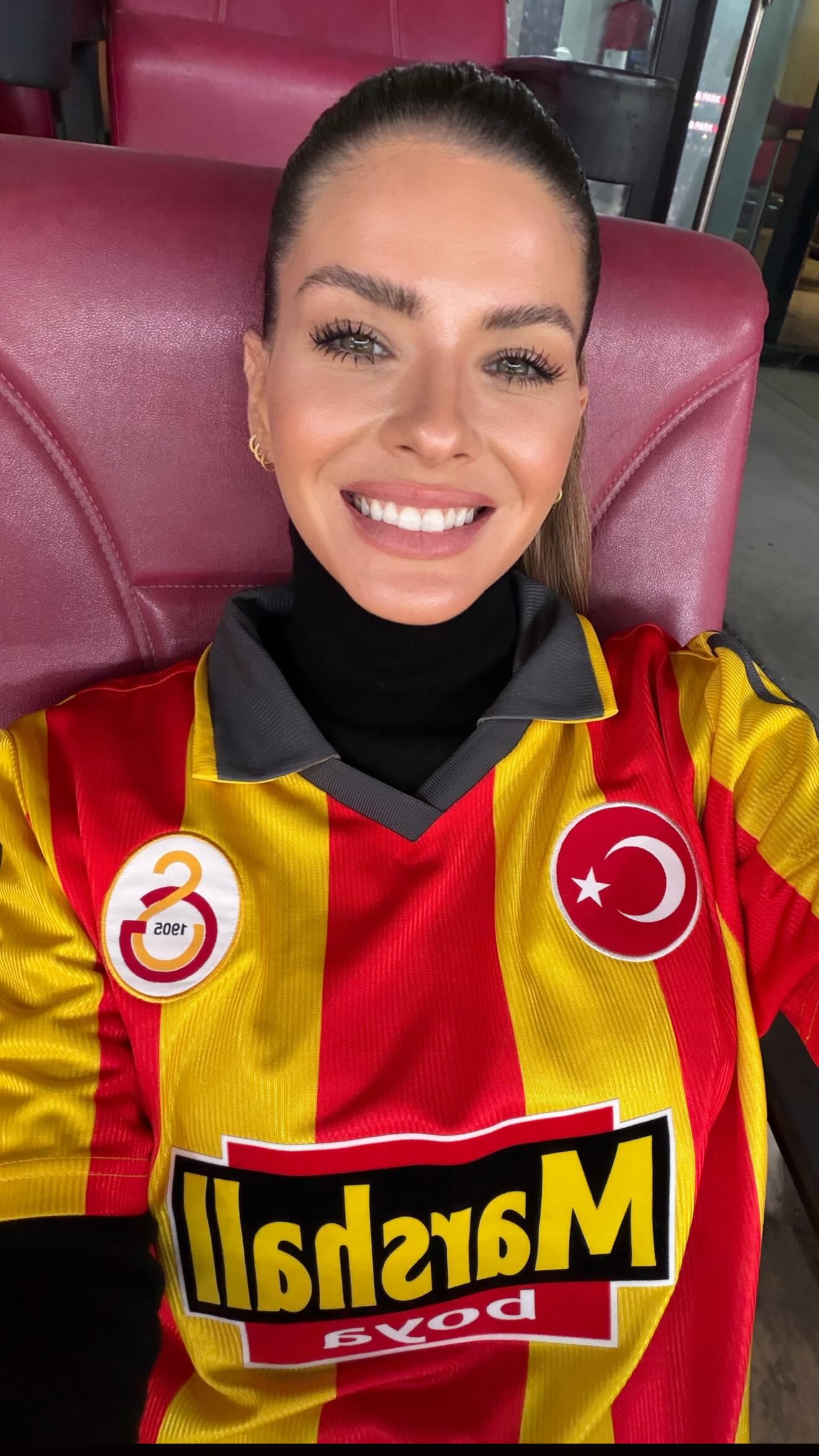 Desde Turquía, la China Suárez arrasó con un look deportivo al estilo ...