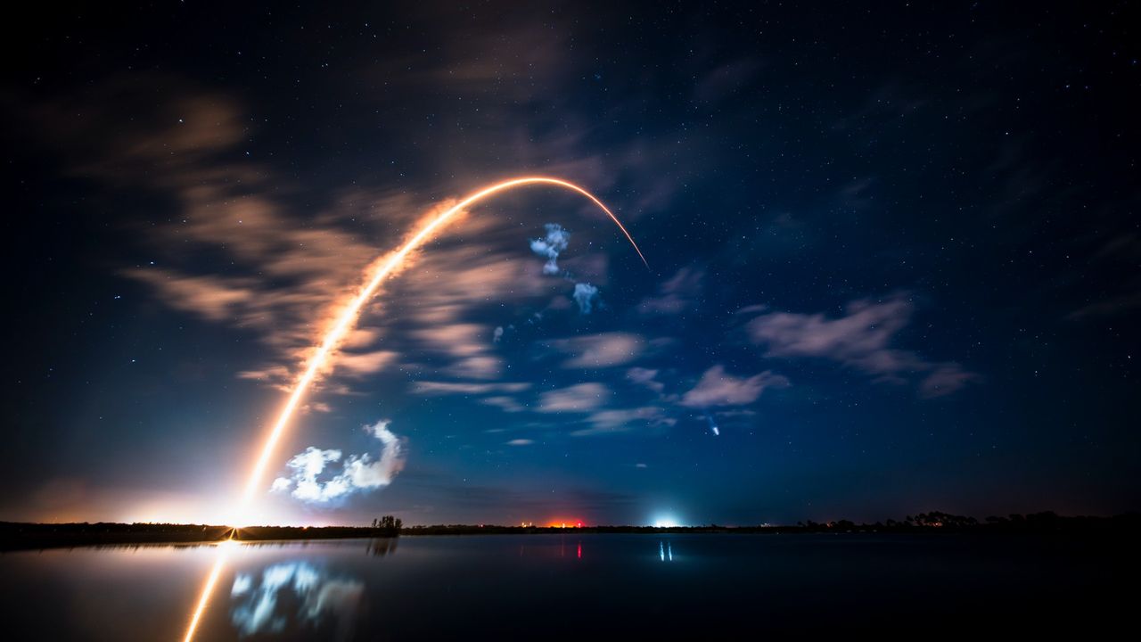 SpaceX blasts off into December with early morning Starlink launch from ...