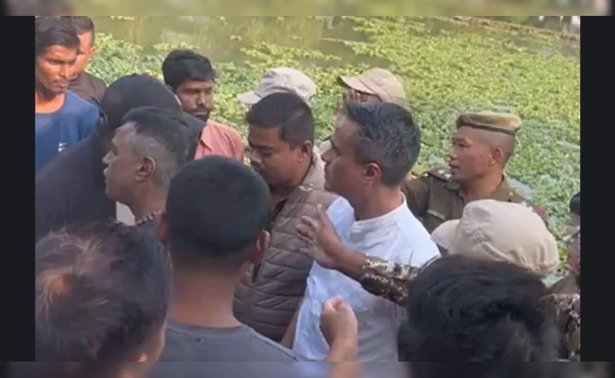 Clash Erupts In Village Along Assam-Meghalaya Border Over Name Plate ...