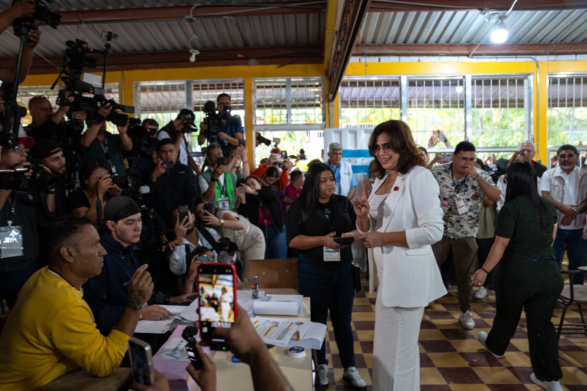 Trump-Backed Candidate Sees Lead Shrink in Honduras Vote Count