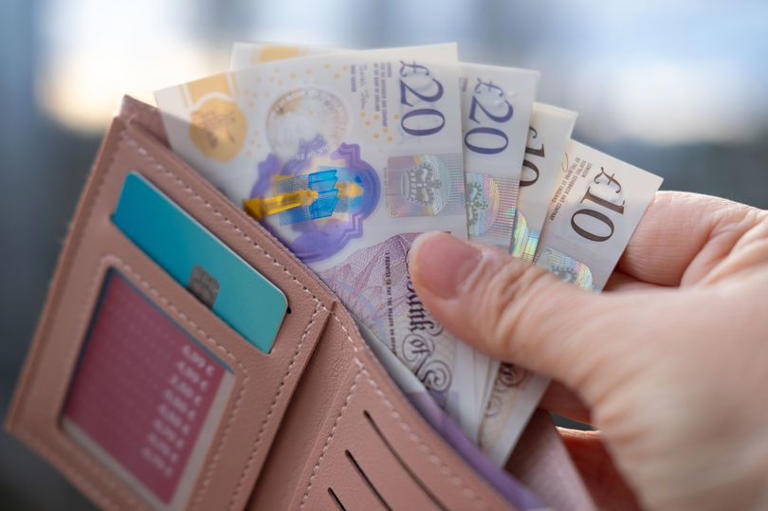 £400 DWP payments arriving early this week for thousands of UK households