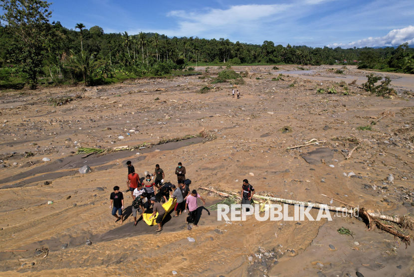 Saat Tiga Provinsi Menjerit: Mengapa Status Bencana Nasional Tak Bisa ...