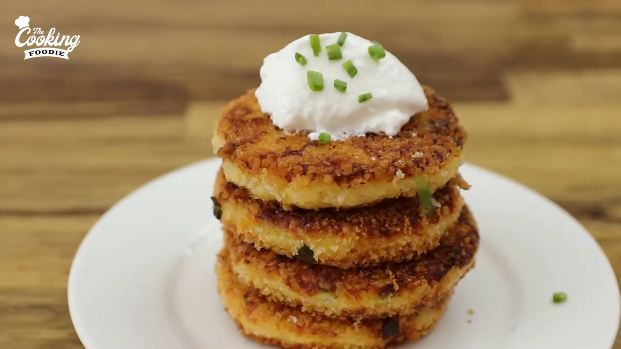How To Make Crispy, Cheesy Potato Pancakes With Minimal Effort