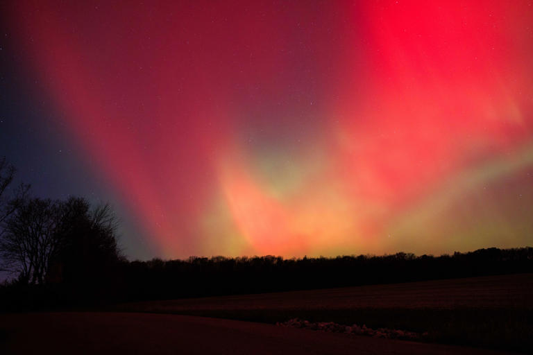 Biggest sunspot in decade could bring giant solar flare, bright auroras
