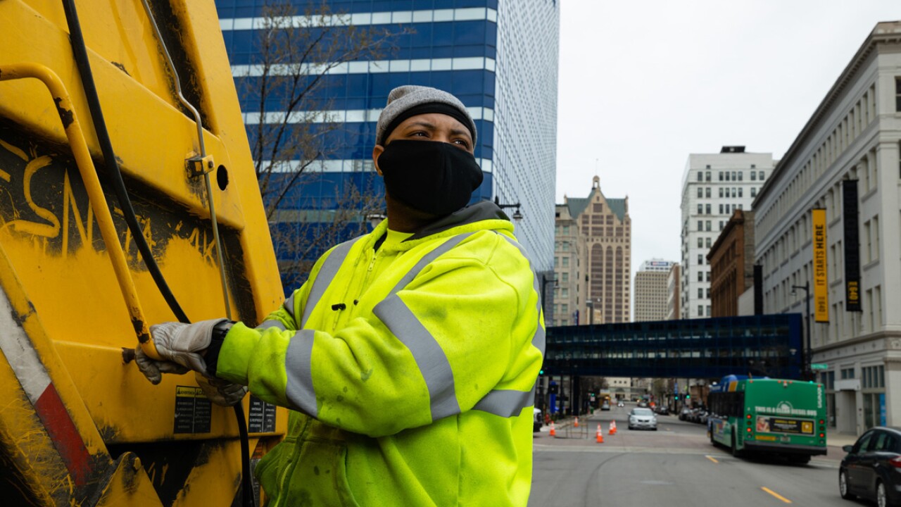 Milwaukee DPW suspends garbage, recycling collection Monday