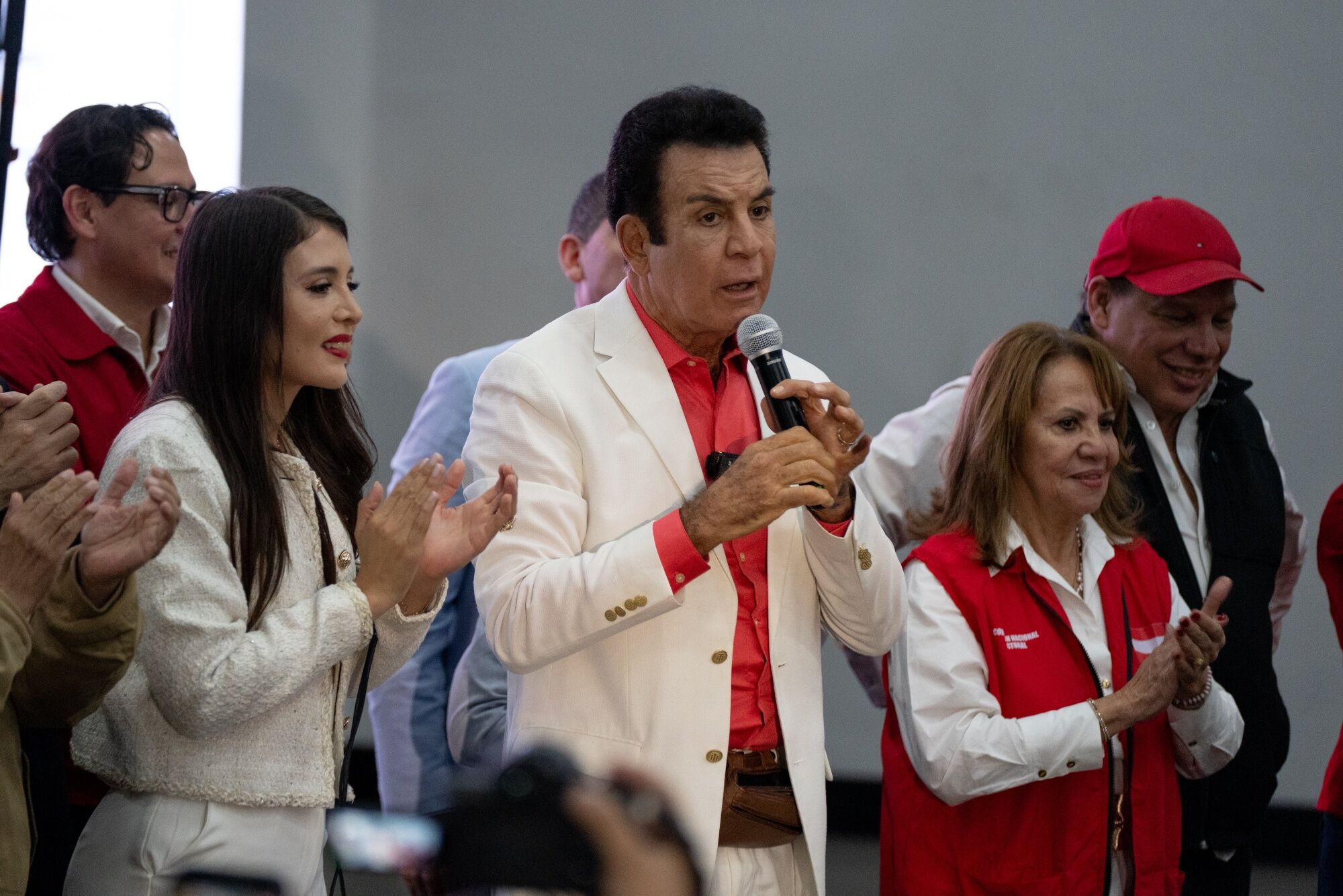 Trump-Backed Candidate Sees Lead Shrink in Honduras Vote Count