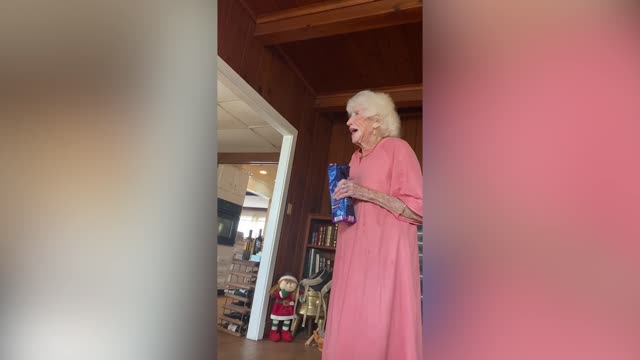 Grandma Born In New York Gets Surprise Return Trip At 96 | Happily TV