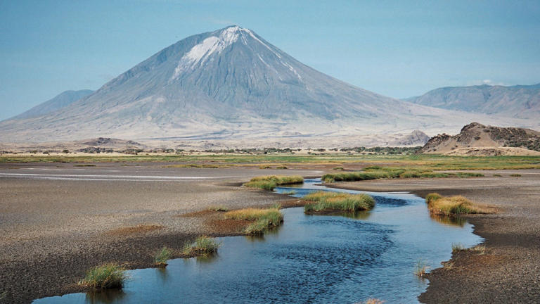 It looks like something from mythology, but there's a lake in Africa ...