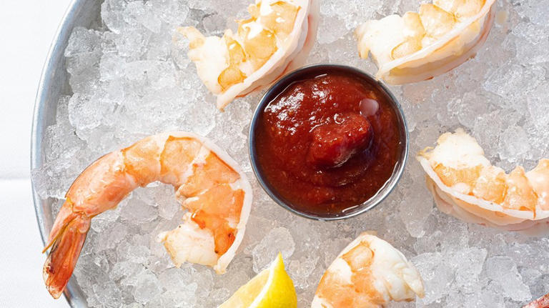 9 Restaurant Chains With The Best Shrimp Cocktail