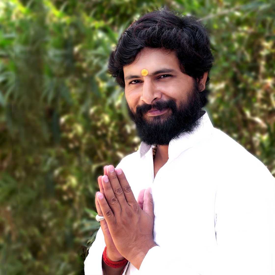 "You're playing with fire": Man attempts daring snake removal from car ...