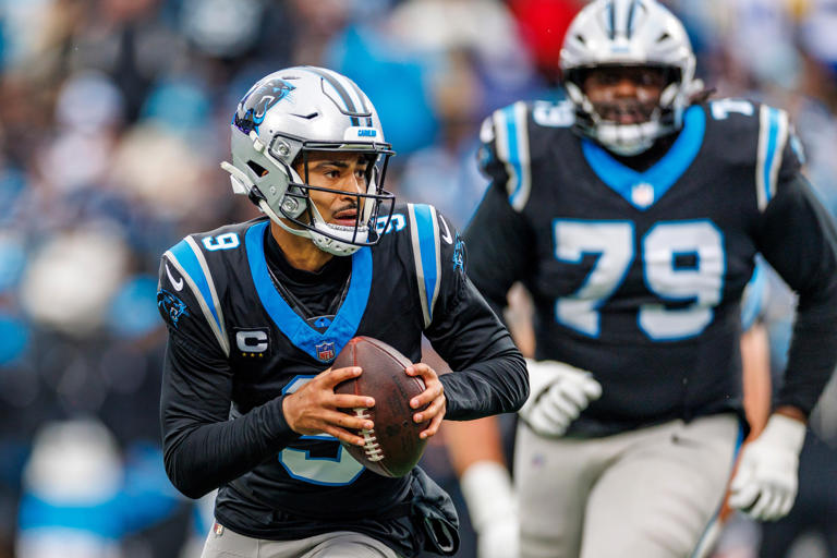 Panthers stay in playoff hunt with statement win over Rams