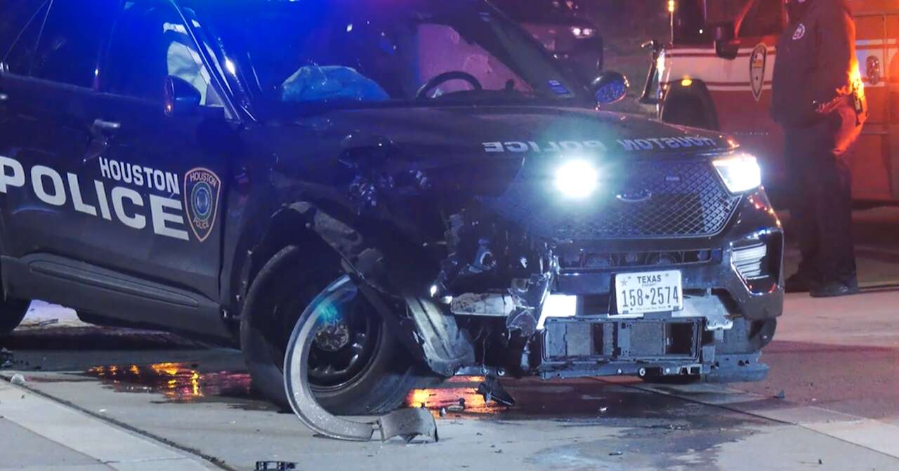Crash involving HPD unit near downtown Houston sends 2 officers, 2 ...
