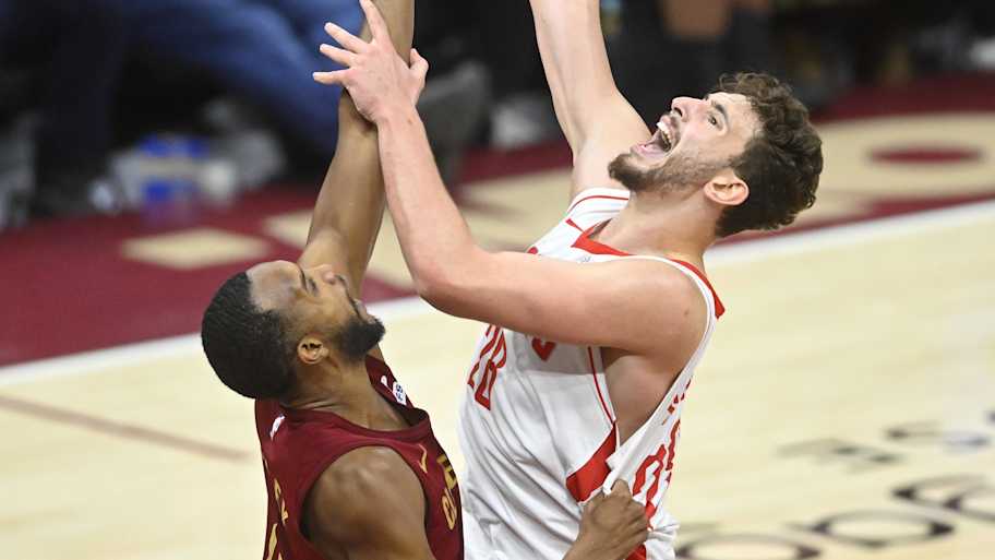 Houston Rockets Make Interesting Pick in Five-Year Re-Draft