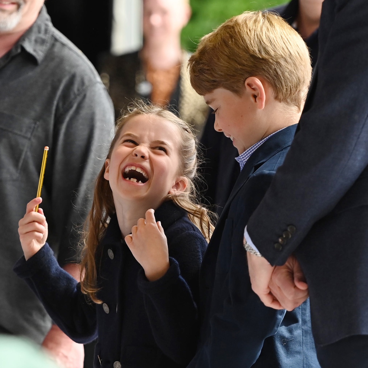 L’elicottero, la neve, i cuccioli: il principe William con George e ...