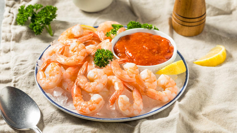 9 Restaurant Chains With The Best Shrimp Cocktail