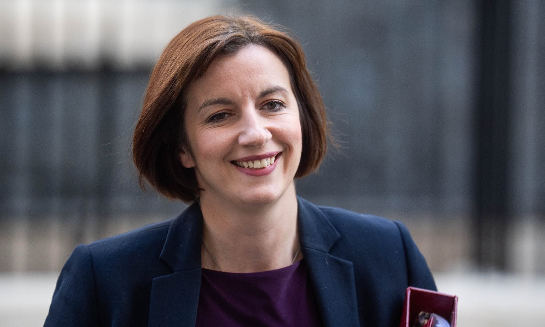 Phillipson urged to allow teachers 4-day week to 'reduce burnout'